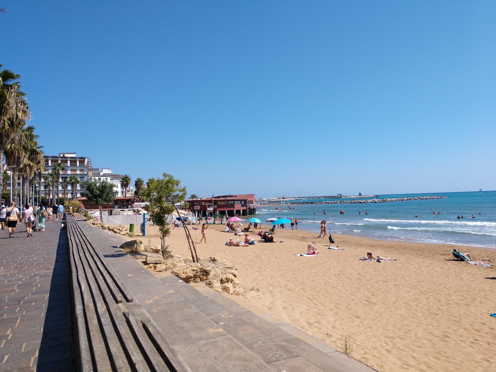 Die kalabrische Küste am ionischen Meer rund um die Stadt Crotone