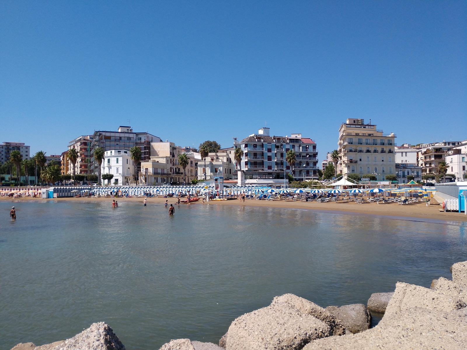 Die kalabrische Küste am ionischen Meer rund um die Stadt Crotone