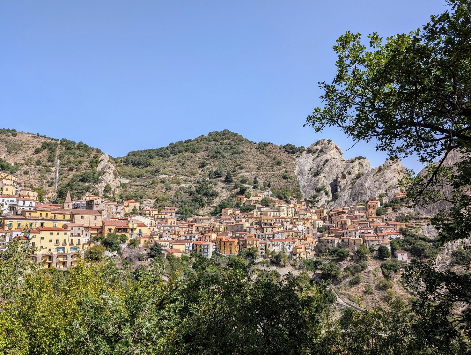 Malerisches Castelmezzano in den Dolomiti Lucane - Sonoitalia